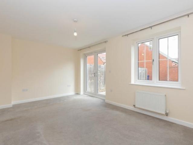 4 bedroom terraced house to rent