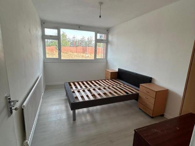 4 bedroom terraced house to rent