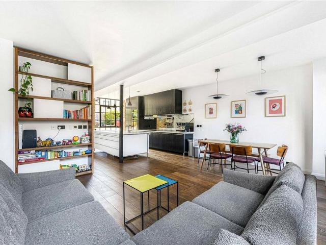 4 bedroom terraced house to rent