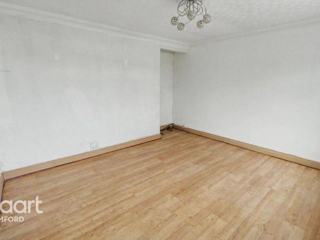 4 bedroom terraced house to rent