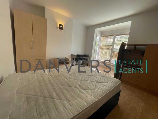 4 bedroom terraced house to rent
