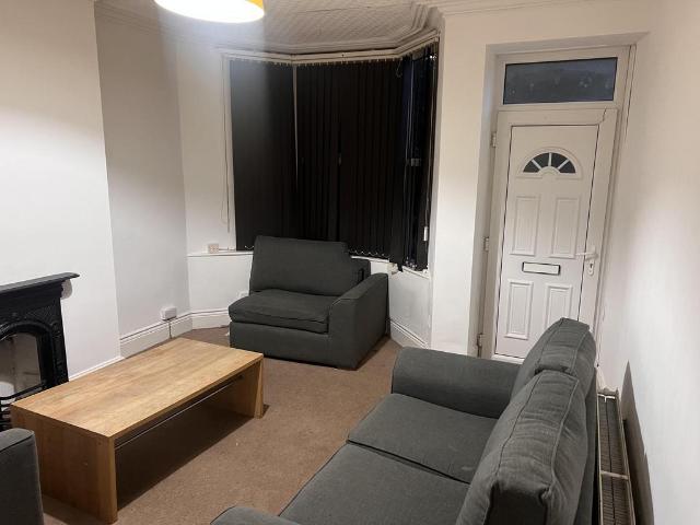 4 bedroom terraced house to rent