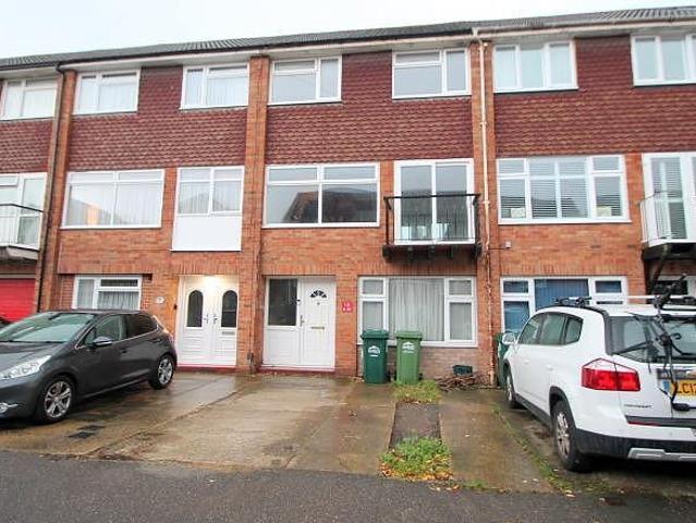 4 bedroom terraced house to rent