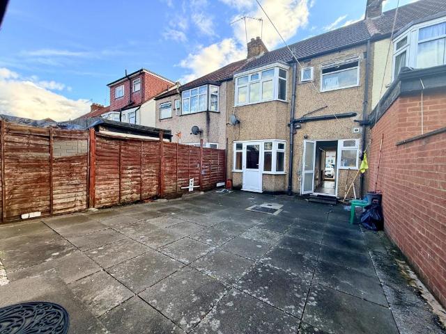 4 bedroom terraced house to rent