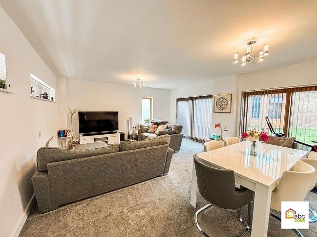 4 bedroom terraced house to rent