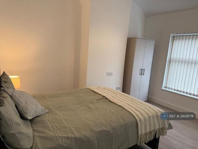 4 bedroom terraced house to rent