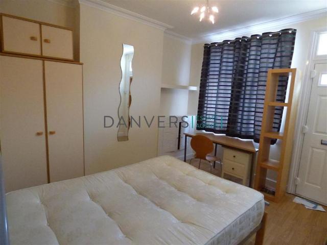 4 bedroom terraced house to rent