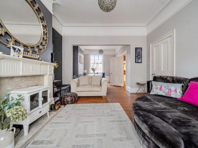 4 bedroom terraced house to rent