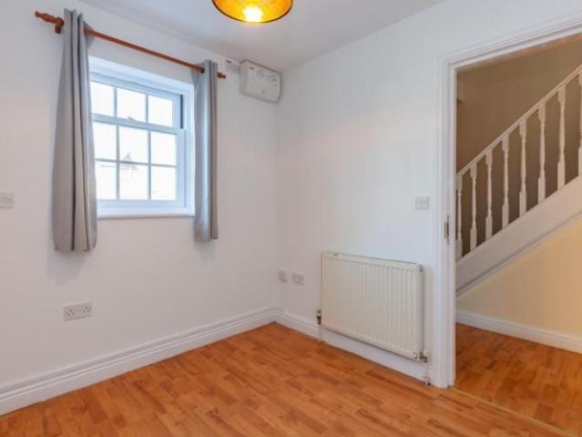 4 bedroom terraced house to rent