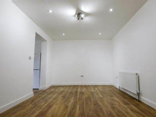 4 bedroom terraced house to rent
