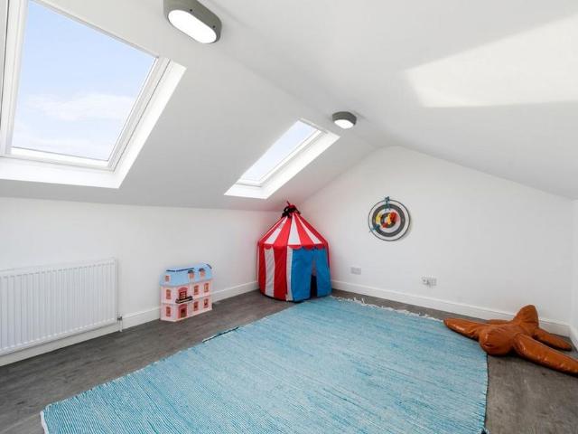4 bedroom terraced house to rent