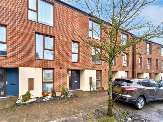 4 bedroom terraced house to rent