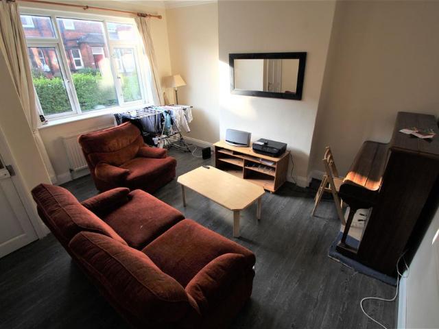 4 bedroom terraced house to rent