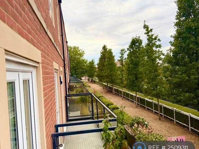 4 bedroom terraced house to rent