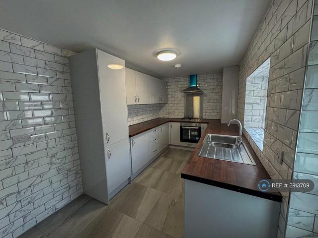 4 bedroom terraced house to rent