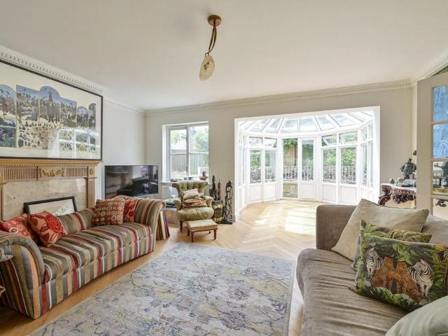 4 bedroom terraced house to rent