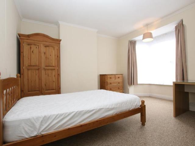 4 bedroom terraced house to rent