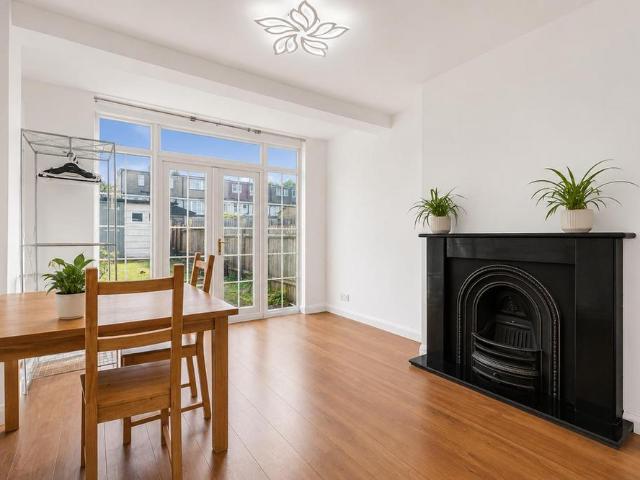 4 bedroom terraced house to rent