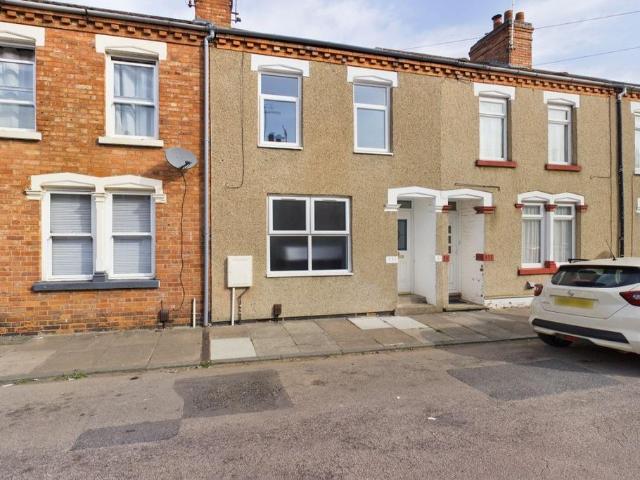4 bedroom terraced house to rent