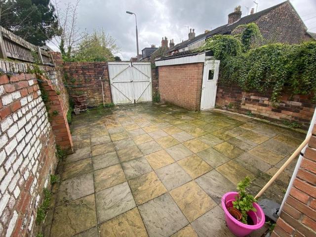 4 bedroom terraced house to rent