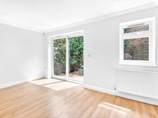 4 bedroom terraced house to rent