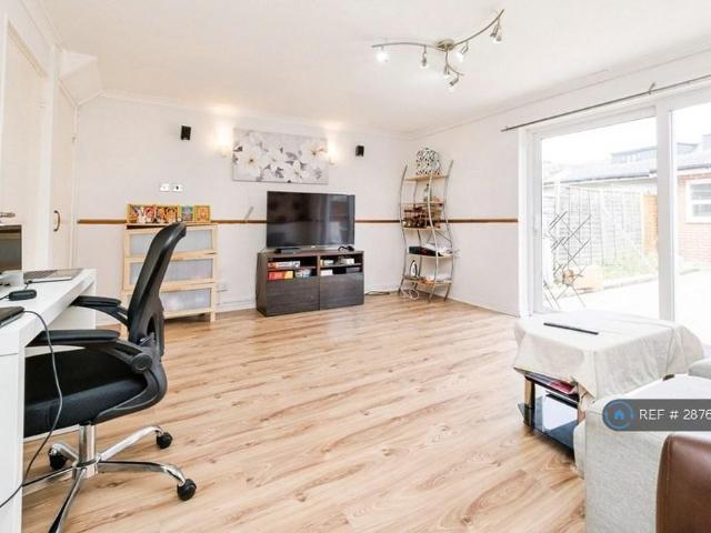 4 bedroom terraced house to rent