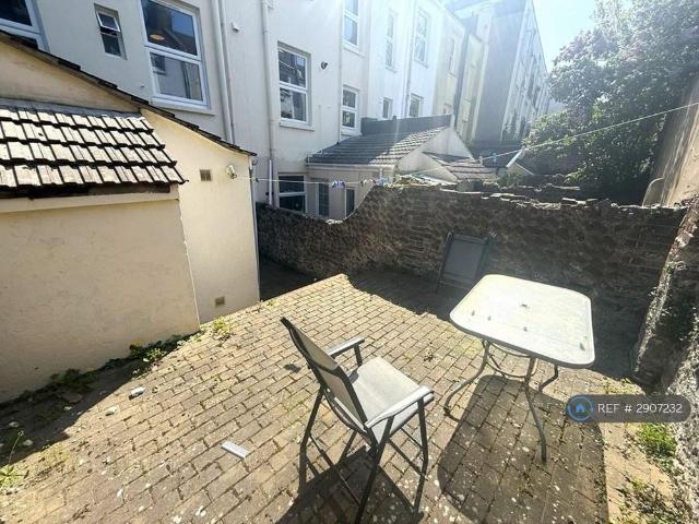 4 bedroom terraced house to rent