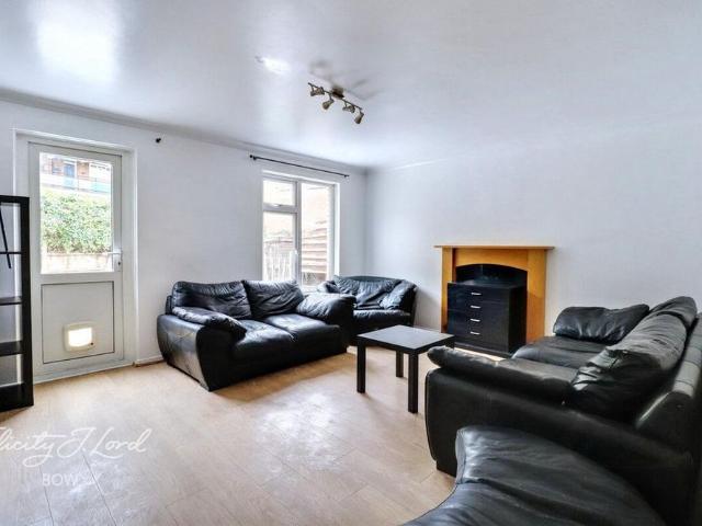4 bedroom terraced house to rent