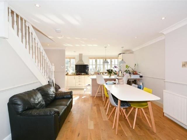 4 bedroom terraced house to rent