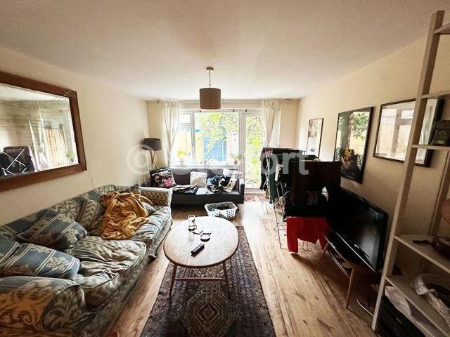 4 bedroom terraced house to rent