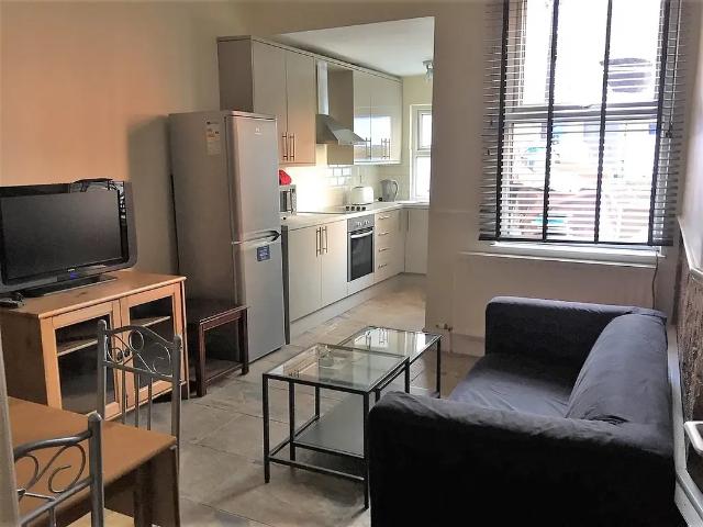 4 bedroom terraced house to rent