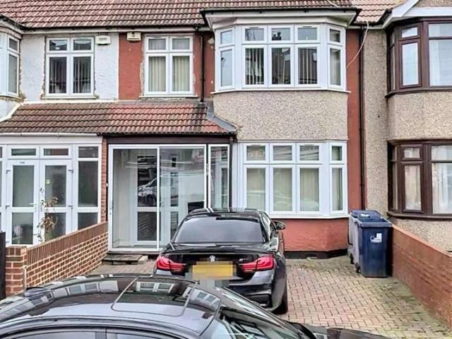 4 bedroom terraced house to rent