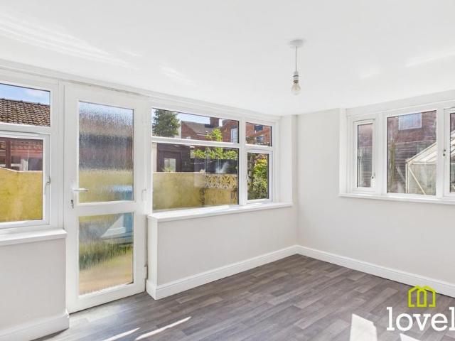 4 bedroom terraced house to rent