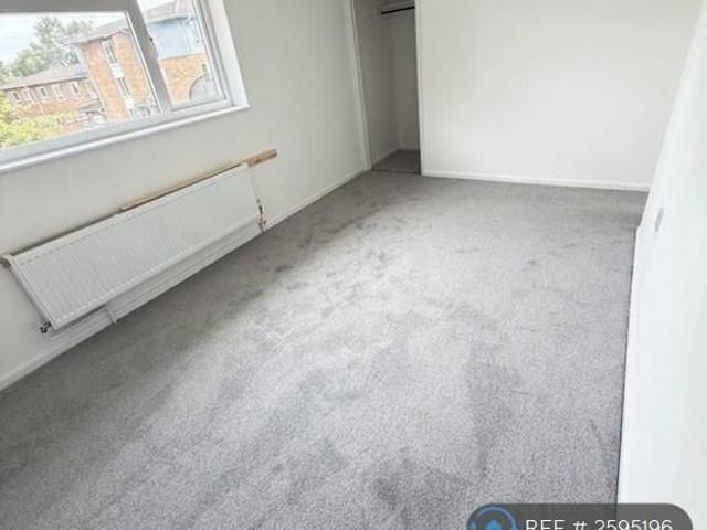 4 bedroom terraced house to rent
