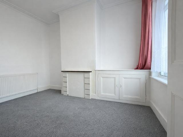 4 bedroom terraced house to rent