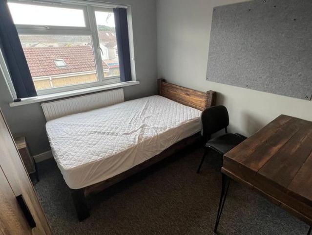 4 bedroom terraced house to rent