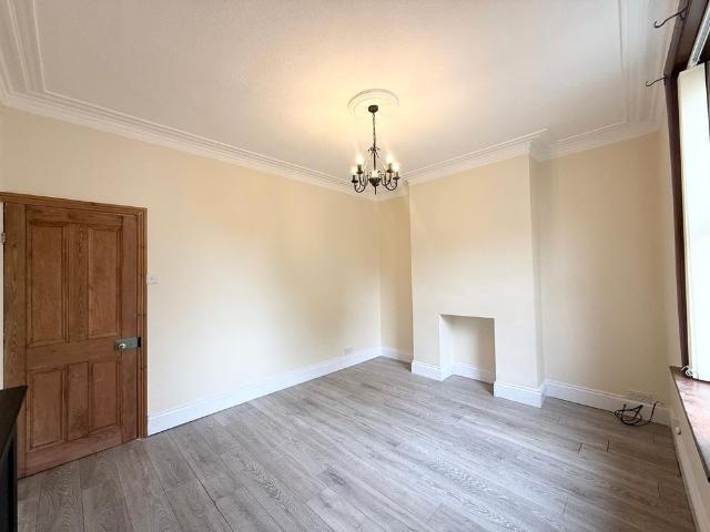 4 bedroom terraced house to rent