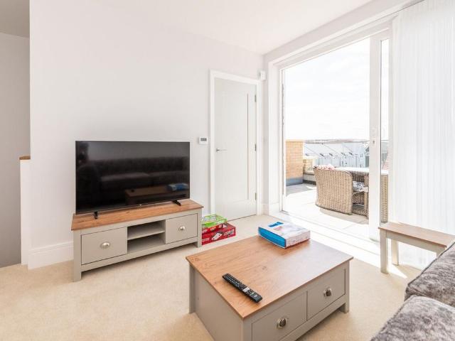 4 bedroom terraced house to rent