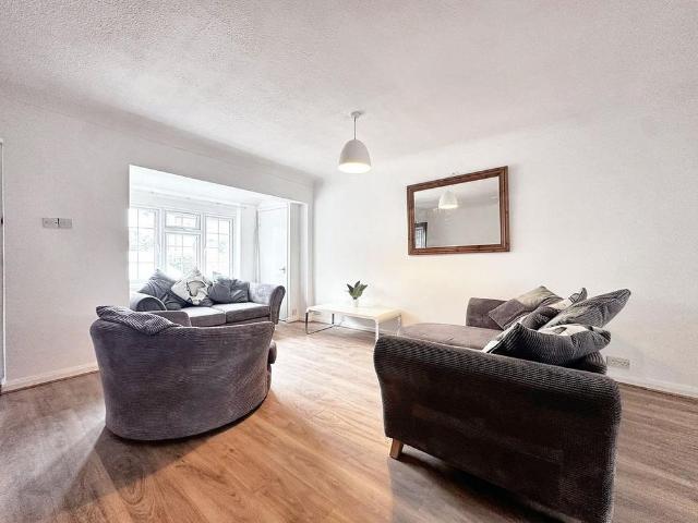 4 bedroom terraced house to rent