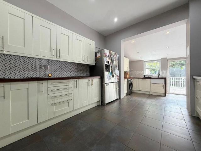 4 bedroom terraced house to rent