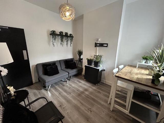 4 bedroom terraced house to rent