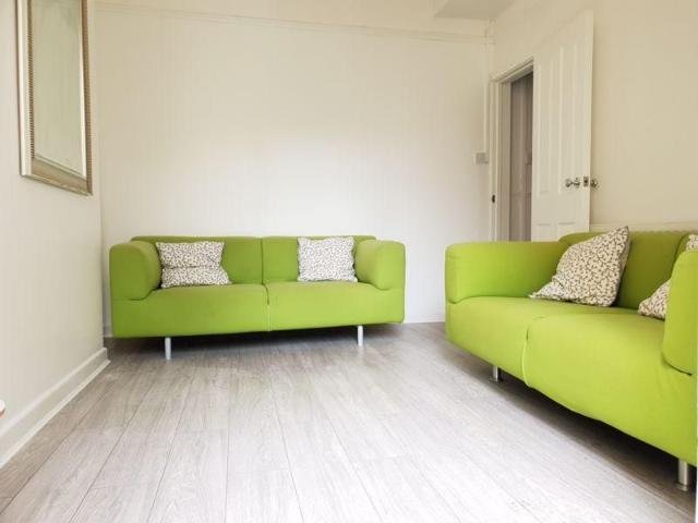 4 bedroom terraced house to rent