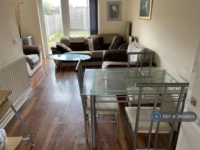 4 bedroom terraced house to rent
