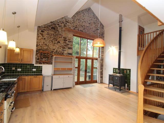 4 bedroom terraced house to rent