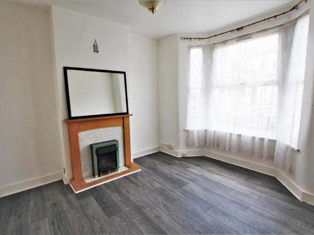 4 bedroom terraced house to rent