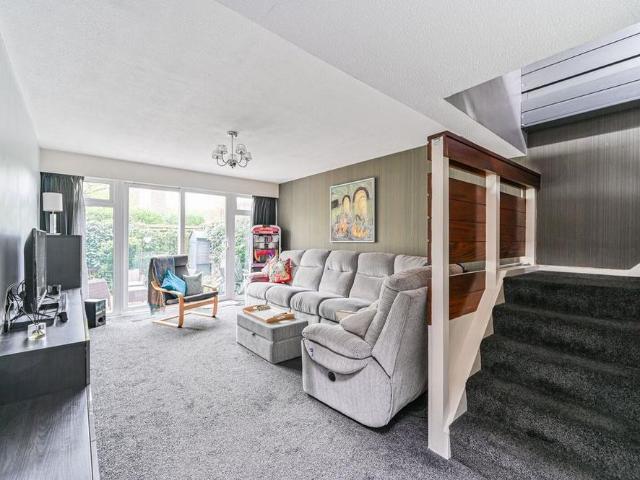 4 bedroom terraced house to rent