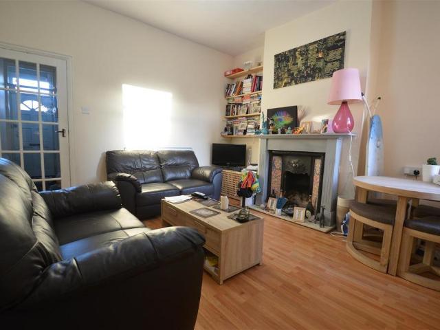 4 bedroom terraced house to rent