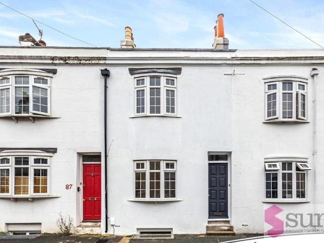 4 bedroom terraced house to rent