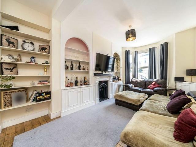 4 bedroom terraced house to rent