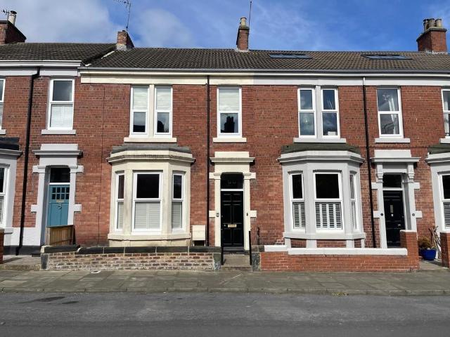4 bedroom terraced house to rent